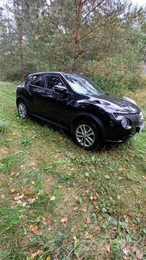 Black Nissan Juke 2018 in Riga, with an engine capacity of 1.60 L and mileage of 143 thousand km for 8600 €, photo 3 on AUTOMOTO.COM.LV