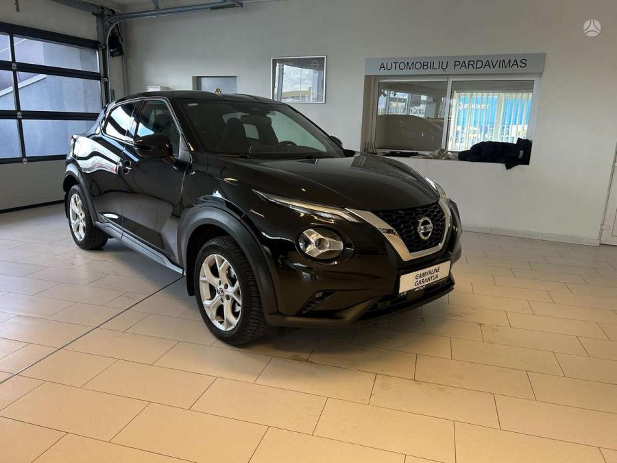 Melns Nissan Juke 2022 Šauļi, ar dzinēja tilpumu 1.00 L un nobraukumu 64 tūkst. km par 15800 €, foto 1 vietnē AUTOMOTO.COM.LV