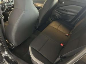 Melns Nissan Juke 2022 Šauļi, ar dzinēja tilpumu 1.00 L un nobraukumu 64 tūkst. km par 15800 €, foto 11 vietnē AUTOMOTO.COM.LV