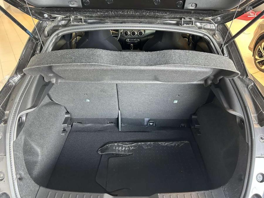 Melns Nissan Juke 2022 Šauļi, ar dzinēja tilpumu 1.00 L un nobraukumu 64 tūkst. km par 15600 €, foto 8 vietnē AUTOMOTO.COM.LV