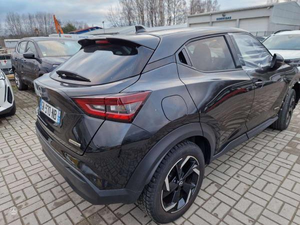 Black Nissan Juke 2023 in Kaunas, with an engine capacity of 1.60 L and mileage of 94 thousand km for 10200 €, photo 1 on AUTOMOTO.COM.LV