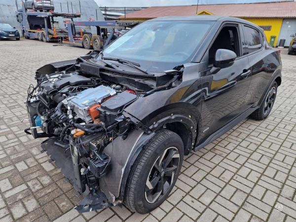 Black Nissan Juke 2023 in Kaunas, with an engine capacity of 1.60 L and mileage of 94 thousand km for 10200 €, photo 5 on AUTOMOTO.COM.LV