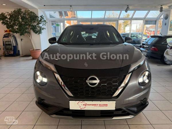 Black Nissan Juke 2023 in Kaunas, with an engine capacity of 1.60 L and mileage of 20 thousand km for 23111 €, photo 3 on AUTOMOTO.COM.LV