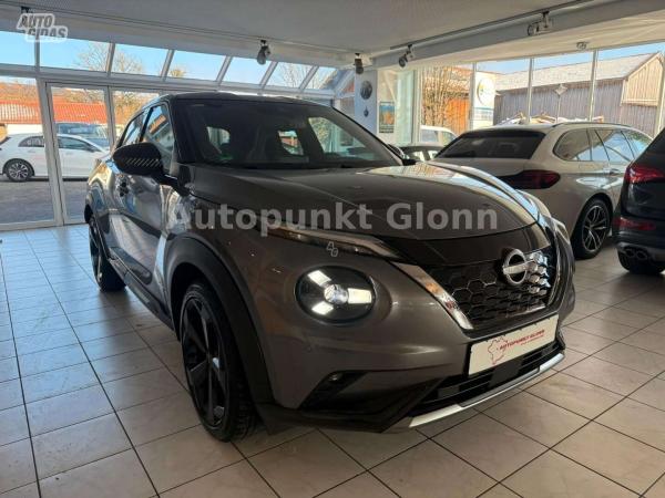 Black Nissan Juke 2023 in Kaunas, with an engine capacity of 1.60 L and mileage of 20 thousand km for 23111 €, photo 4 on AUTOMOTO.COM.LV