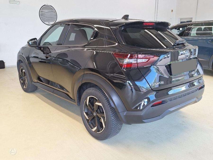 Black Nissan Juke 2023 in Vilnius, with an engine capacity of 1.00 L and mileage of 44 thousand km for 18140 €, photo 7 on AUTOMOTO.COM.LV