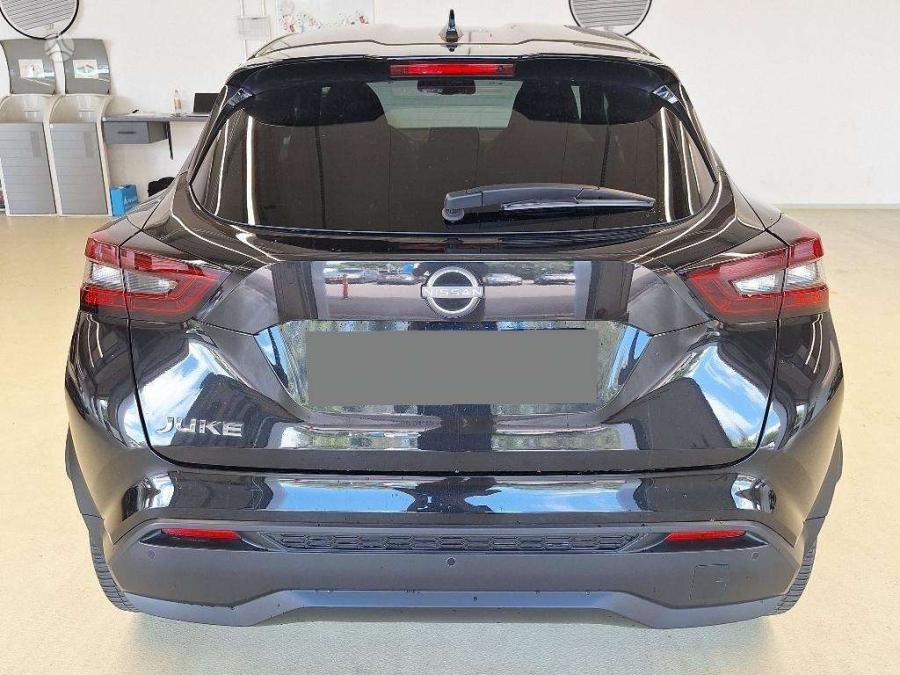 Black Nissan Juke 2023 in Vilnius, with an engine capacity of 1.00 L and mileage of 44 thousand km for 18140 €, photo 17 on AUTOMOTO.COM.LV