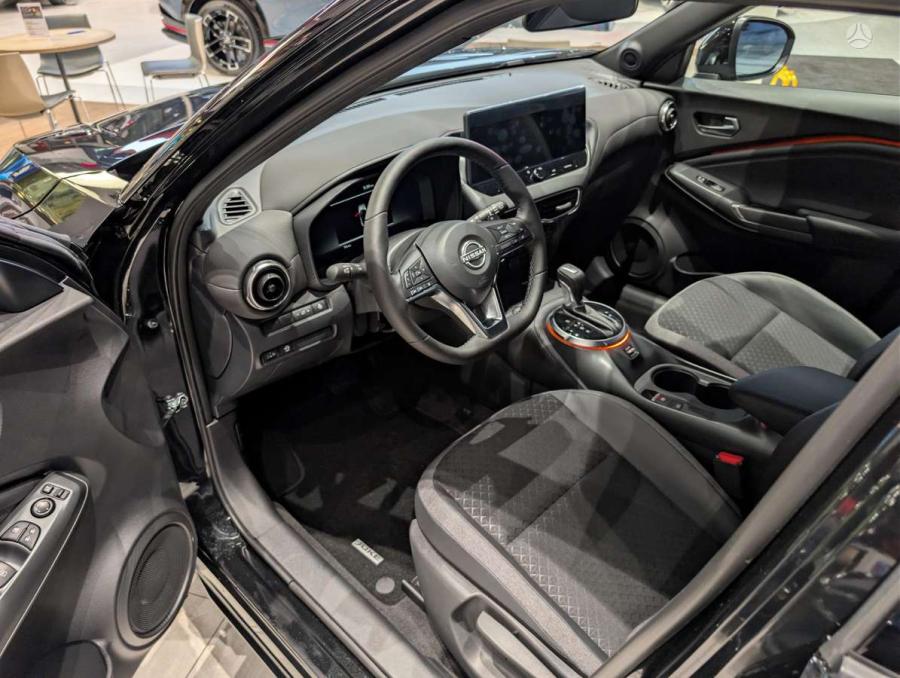 Melns Nissan Juke 2025 Viļņa, ar dzinēja tilpumu 1.00 L un nobraukumu 15 tūkst. km par 23190 €, foto 11 vietnē AUTOMOTO.COM.LV