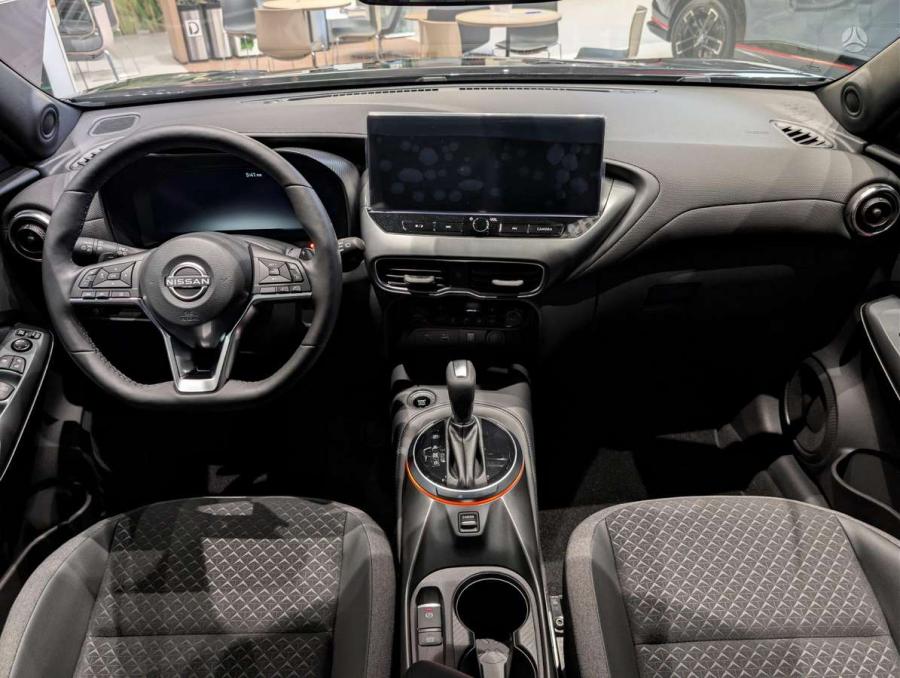 Melns Nissan Juke 2025 Viļņa, ar dzinēja tilpumu 1.00 L un nobraukumu 15 tūkst. km par 23190 €, foto 13 vietnē AUTOMOTO.COM.LV