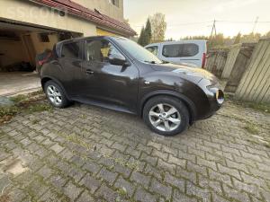 Melns Nissan Juke 2011 Rīga, ar dzinēja tilpumu 1.60 L un nobraukumu 181 tūkst. km par 3300 €, foto  vietnē AUTOMOTO.COM.LV