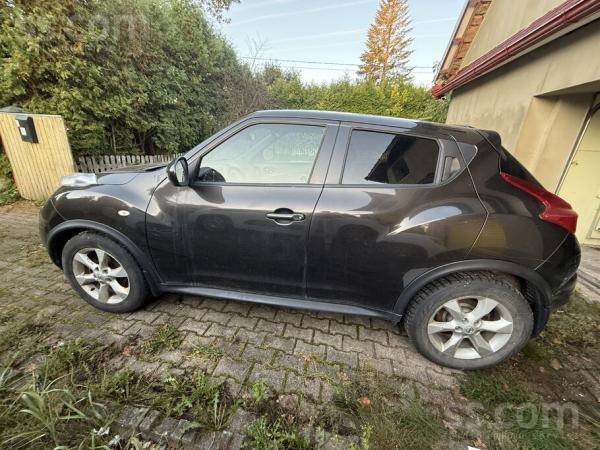 Nissan Juke 2011 in Riga on AUTOMOTO.COM.LV Black Nissan Juke 2011 in Riga, with an engine capacity of 1.60 L and mileage of 181 thousand km for 3300 €, photo 3 on AUTOMOTO.COM.LV