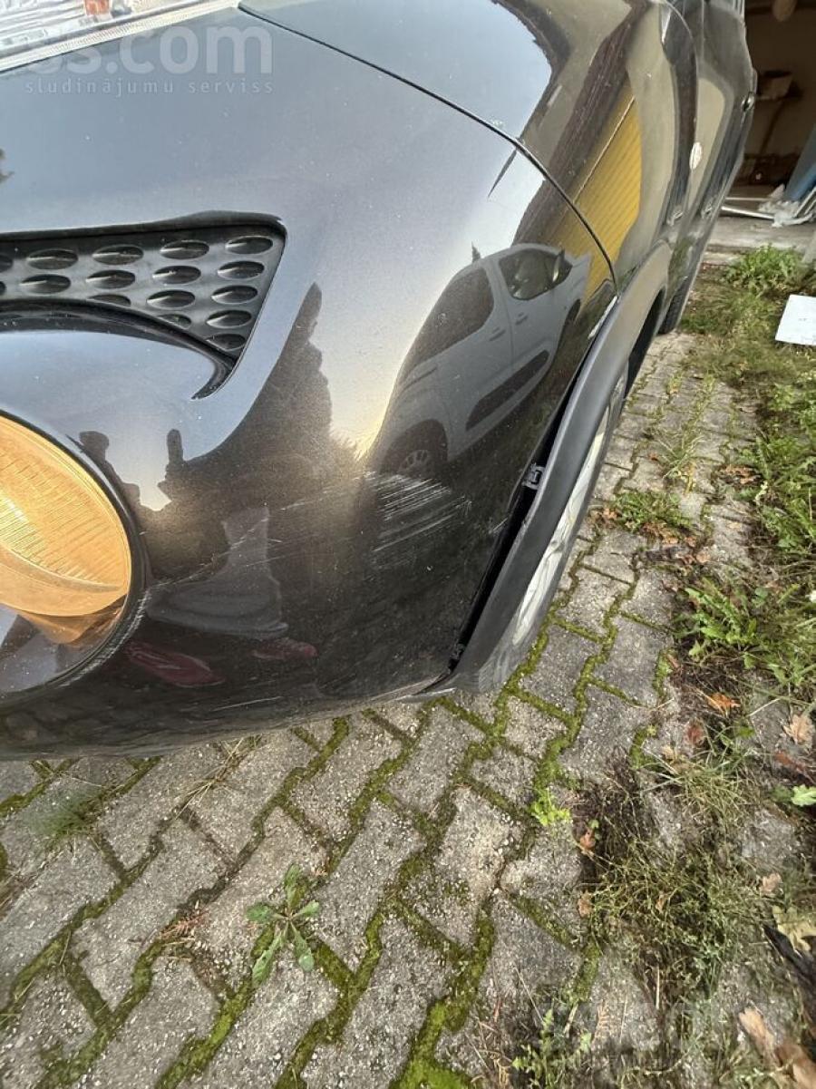 Black Nissan Juke 2011 in Riga, with an engine capacity of 1.60 L and mileage of 181 thousand km for 3300 €, photo 12 on AUTOMOTO.COM.LV