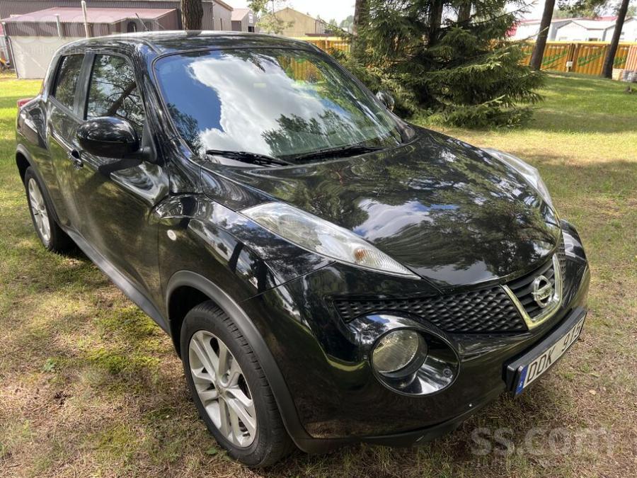 Black Nissan Juke 2012 in Riga, with an engine capacity of 1.60 L and mileage of 105 thousand km for 5880 €, photo 1 on AUTOMOTO.COM.LV