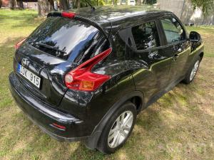 Black Nissan Juke 2012 in Riga, with an engine capacity of 1.60 L and mileage of 105 thousand km for 5880 €, photo 3 on AUTOMOTO.COM.LV