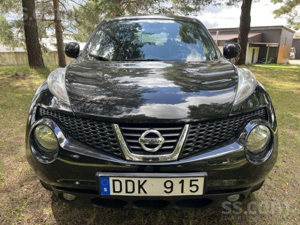 Black Nissan Juke 2012 in Riga, with an engine capacity of 1.60 L and mileage of 105 thousand km for 5880 €, photo 5 on AUTOMOTO.COM.LV