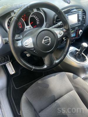 Black Nissan Juke 2012 in Riga, with an engine capacity of 1.60 L and mileage of 105 thousand km for 5880 €, photo 15 on AUTOMOTO.COM.LV