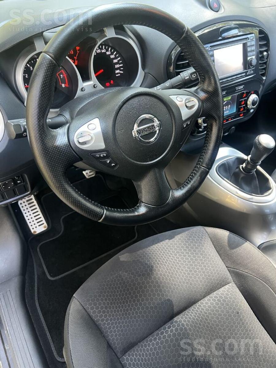 Black Nissan Juke 2012 in Riga, with an engine capacity of 1.60 L and mileage of 105 thousand km for 5880 €, photo 15 on AUTOMOTO.COM.LV