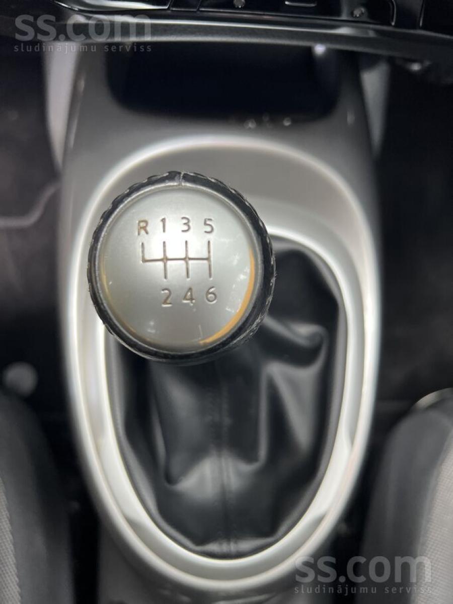Black Nissan Juke 2012 in Riga, with an engine capacity of 1.60 L and mileage of 105 thousand km for 5880 €, photo 16 on AUTOMOTO.COM.LV