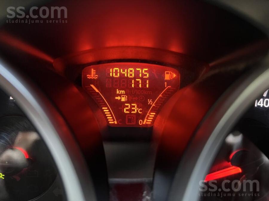 Black Nissan Juke 2012 in Riga, with an engine capacity of 1.60 L and mileage of 105 thousand km for 5880 €, photo 31 on AUTOMOTO.COM.LV