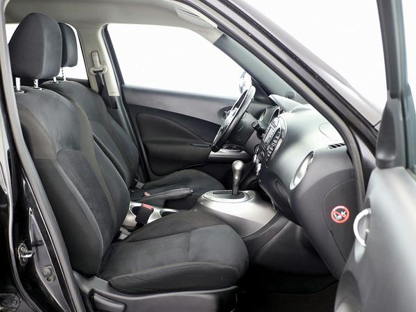 Black Nissan Juke 2012 in Tallinn, with an engine capacity of 1.60 L and mileage of 179 thousand km for 4499 €, photo 6 on AUTOMOTO.COM.LV