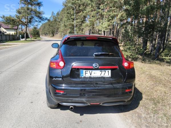 Black Nissan Juke 2013 in Riga, with an engine capacity of 1.60 L and mileage of 238 thousand km for 4000 €, photo 3 on AUTOMOTO.COM.LV
