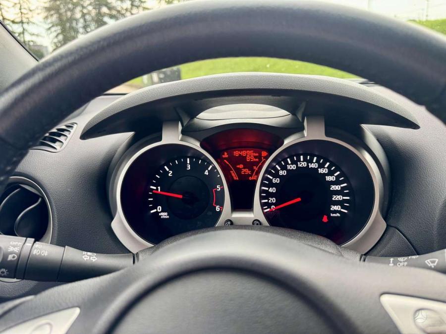 Black Nissan Juke 2014 in Vilnius, with an engine capacity of 1.50 L and mileage of 180 thousand km for 4900 €, photo 9 on AUTOMOTO.COM.LV