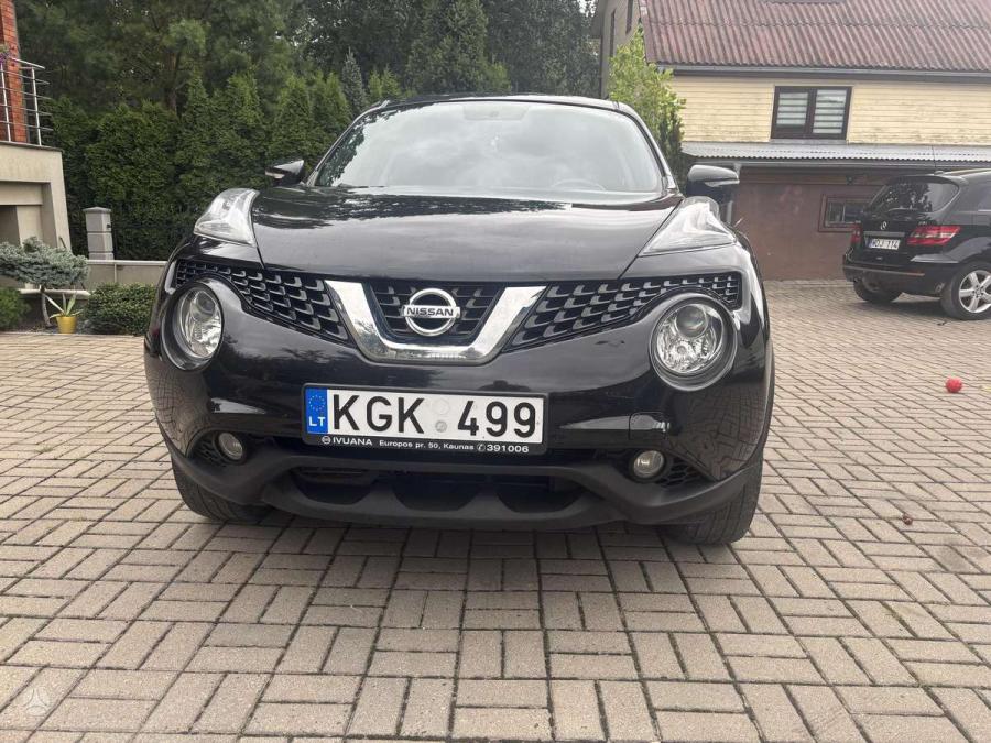 Black Nissan Juke 2018 in Kaunas, with an engine capacity of 1.60 L and mileage of 61 thousand km for 11000 €, photo 1 on AUTOMOTO.COM.LV