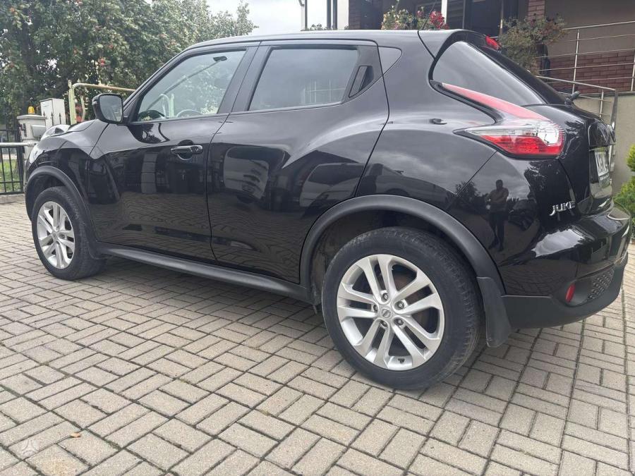 Black Nissan Juke 2018 in Kaunas, with an engine capacity of 1.60 L and mileage of 61 thousand km for 11000 €, photo 3 on AUTOMOTO.COM.LV