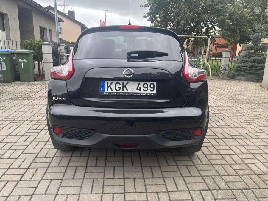 Black Nissan Juke 2018 in Kaunas, with an engine capacity of 1.60 L and mileage of 61 thousand km for 11000 €, photo 5 on AUTOMOTO.COM.LV