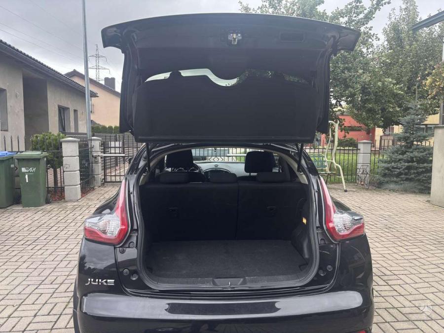 Black Nissan Juke 2018 in Kaunas, with an engine capacity of 1.60 L and mileage of 61 thousand km for 11000 €, photo 6 on AUTOMOTO.COM.LV