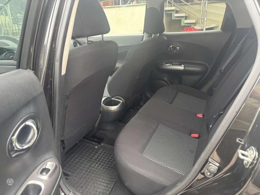 Black Nissan Juke 2018 in Kaunas, with an engine capacity of 1.60 L and mileage of 61 thousand km for 11000 €, photo 7 on AUTOMOTO.COM.LV
