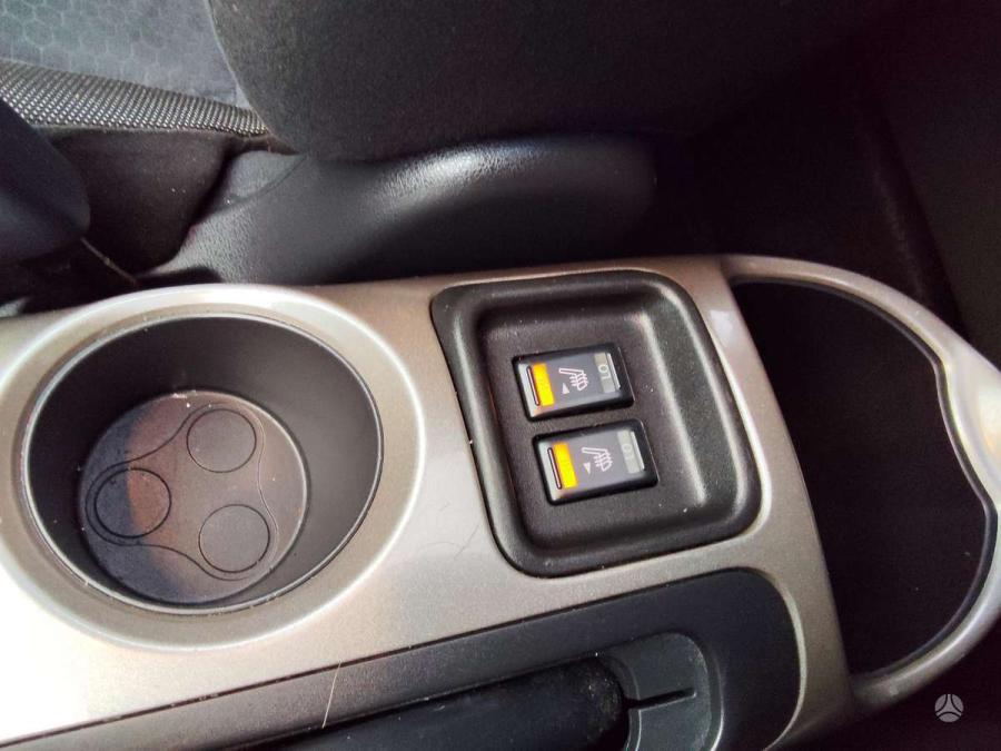 Black Nissan Juke 2015 in Vilnius, with an engine capacity of 1.62 L and mileage of 95 thousand km for 6950 €, photo 22 on AUTOMOTO.COM.LV