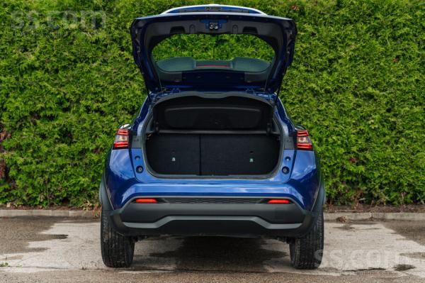 Blue Nissan Juke 2022 in Riga, with an engine capacity of 1.00 L and mileage of 31 thousand km for 13650 €, photo 9 on AUTOMOTO.COM.LV