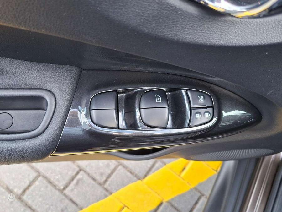 Brown Nissan Juke 2019 in Vilnius, with an engine capacity of 1.60 L and mileage of 33 thousand km for 11500 €, photo 14 on AUTOMOTO.COM.LV