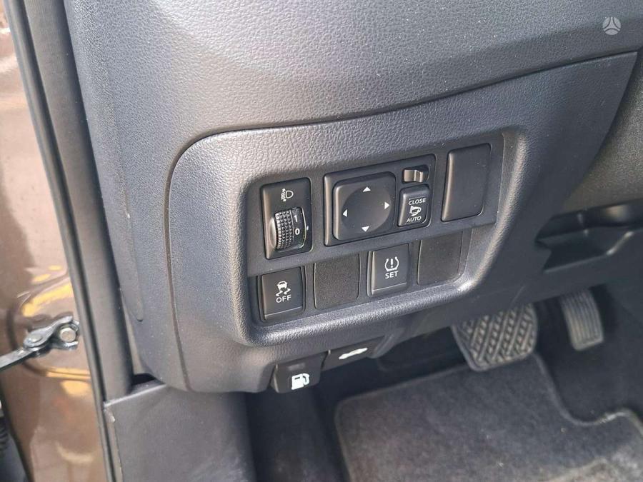 Brown Nissan Juke 2019 in Vilnius, with an engine capacity of 1.60 L and mileage of 33 thousand km for 11500 €, photo 15 on AUTOMOTO.COM.LV