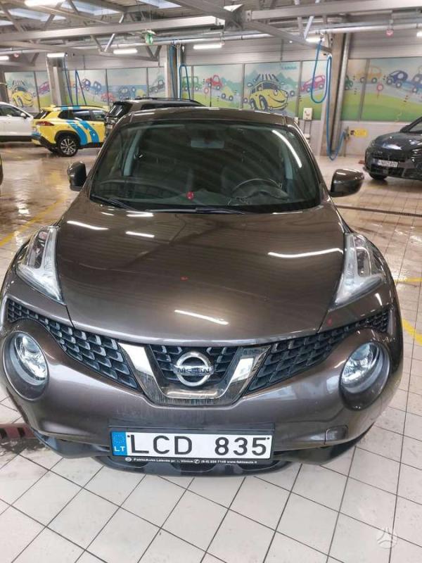 Brown Nissan Juke 2019 in Vilnius, with an engine capacity of 1.60 L and mileage of 57 thousand km for 10500 €, photo 3 on AUTOMOTO.COM.LV