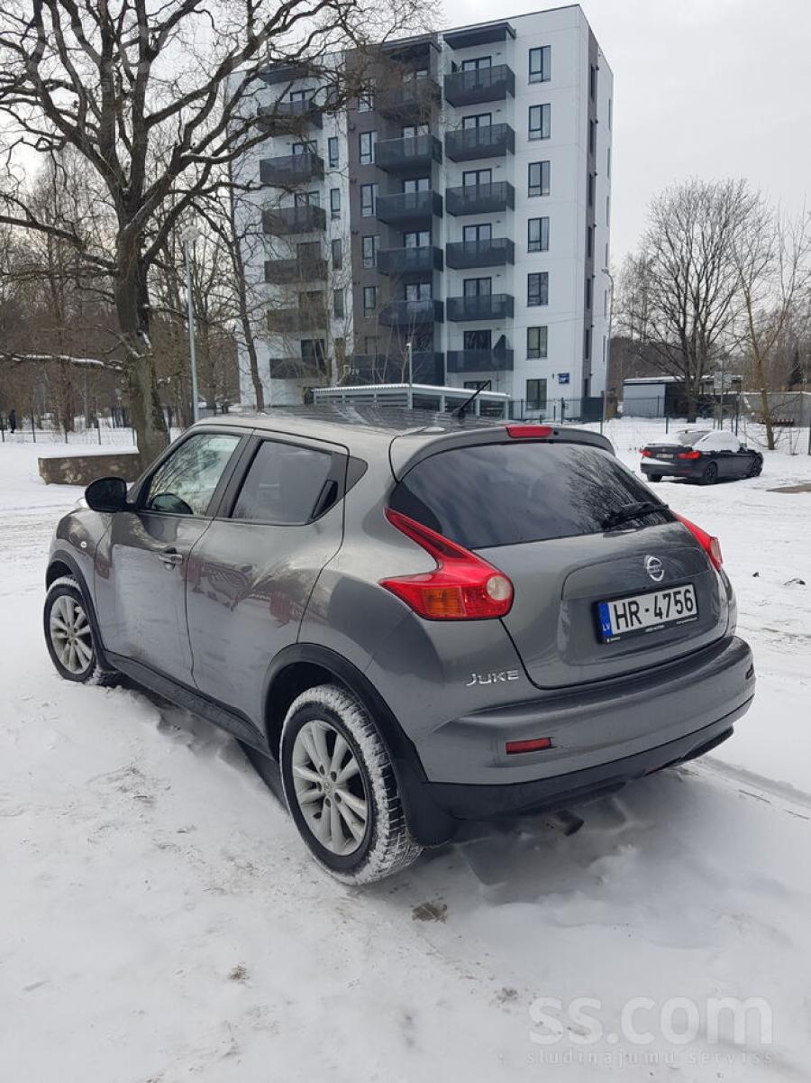Grey Nissan Juke 2011 in Riga, with an engine capacity of 1.60 L and mileage of 180 thousand km for 6400 €, photo 2 on AUTOMOTO.COM.LV