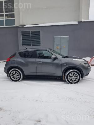 Grey Nissan Juke 2011 in Riga, with an engine capacity of 1.60 L and mileage of 180 thousand km for 6400 €, photo 5 on AUTOMOTO.COM.LV
