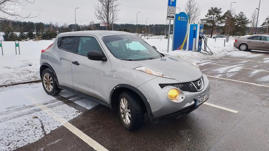 Grey Nissan Juke 2011 in Vilnius, with an engine capacity of 1.60 L and mileage of 201 thousand km for 4950 €, photo 4 on AUTOMOTO.COM.LV