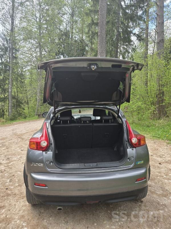 Grey Nissan Juke 2011 in Cesis, with an engine capacity of 1.50 L and mileage of 259 thousand km for 3990 €, photo 4 on AUTOMOTO.COM.LV