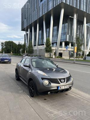 Pelēks Nissan Juke 2011 Rīga, ar dzinēja tilpumu 1.60 L un nobraukumu 159 tūkst. km par 4890 €, foto  vietnē AUTOMOTO.COM.LV