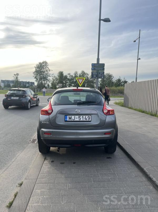Pelēks Nissan Juke 2011 Rīga, ar dzinēja tilpumu 1.60 L un nobraukumu 159 tūkst. km par 4890 €, foto 6 vietnē AUTOMOTO.COM.LV