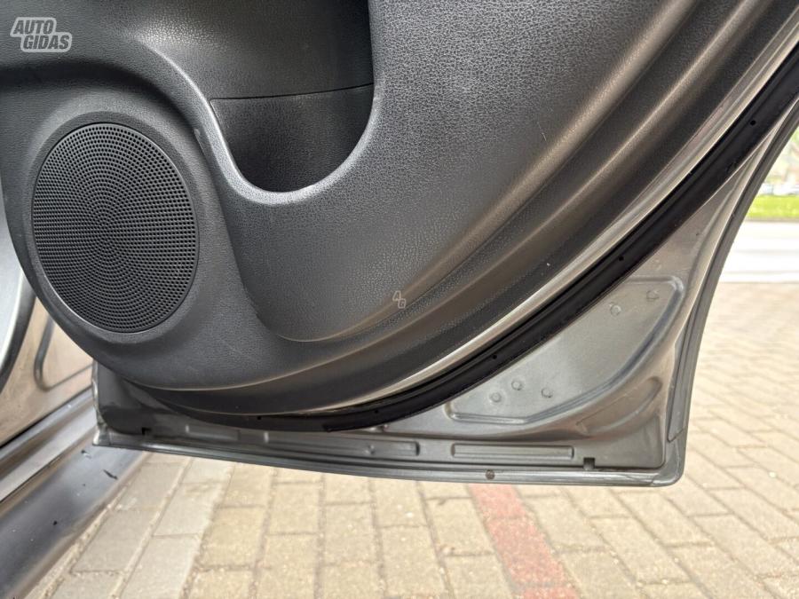 Grey Nissan Juke 2012 in Klaipeda, with an engine capacity of 1.60 L and mileage of 214 thousand km for 4300 €, photo 18 on AUTOMOTO.COM.LV