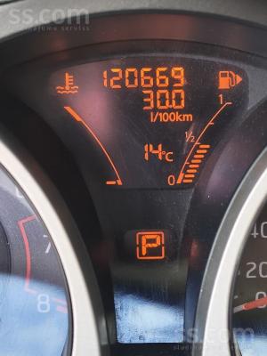 Grey Nissan Juke 2012 in Cesis, with an engine capacity of 1.60 L and mileage of 120 thousand km for 4500 €, photo 7 on AUTOMOTO.COM.LV