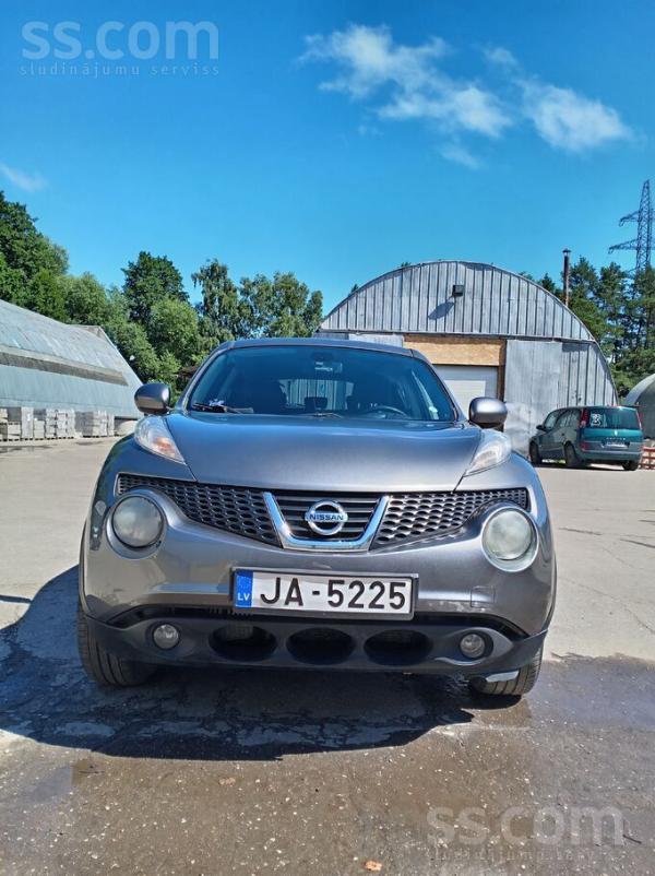 Grey Nissan Juke 2012 in Jurmala, with an engine capacity of 1.60 L and mileage of 150 thousand km for 5300 €, photo 1 on AUTOMOTO.COM.LV