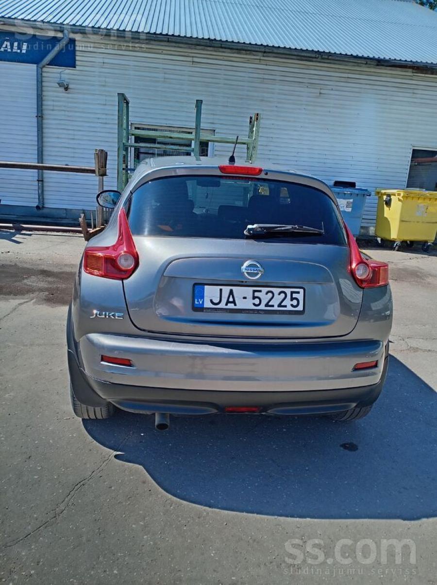 Grey Nissan Juke 2012 in Jurmala, with an engine capacity of 1.60 L and mileage of 150 thousand km for 5300 €, photo 3 on AUTOMOTO.COM.LV