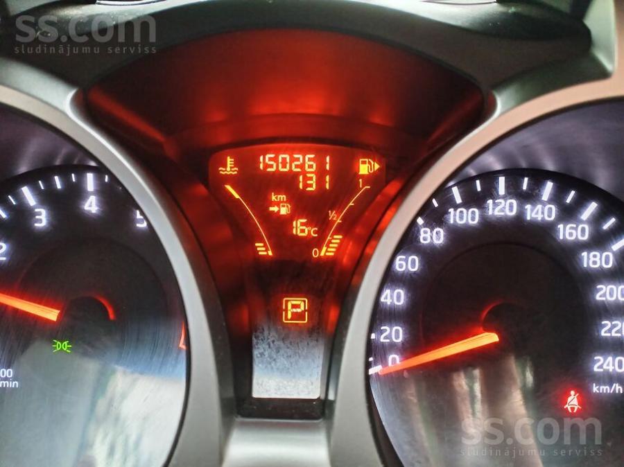 Grey Nissan Juke 2012 in Jurmala, with an engine capacity of 1.60 L and mileage of 150 thousand km for 5300 €, photo 9 on AUTOMOTO.COM.LV