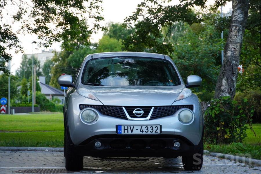 Grey Nissan Juke 2012 in Riga, with an engine capacity of 1.60 L and mileage of 257 thousand km for 4500 €, photo 1 on AUTOMOTO.COM.LV