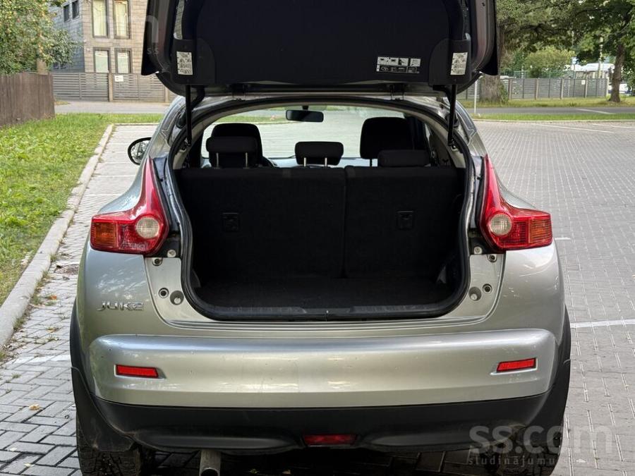 Grey Nissan Juke 2012 in Riga, with an engine capacity of 1.60 L and mileage of 257 thousand km for 4500 €, photo 11 on AUTOMOTO.COM.LV