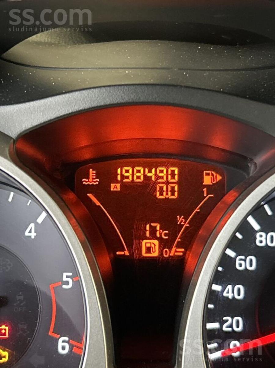 Grey Nissan Juke 2012 in Daugavpils, with an engine capacity of 1.50 L and mileage of 198 thousand km for 4750 €, photo 15 on AUTOMOTO.COM.LV