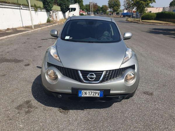 Pelēks Nissan Juke 2012 Šauļi, ar dzinēja tilpumu 1.60 L un nobraukumu 180 tūkst. km par 5900 €, foto 3 vietnē AUTOMOTO.COM.LV